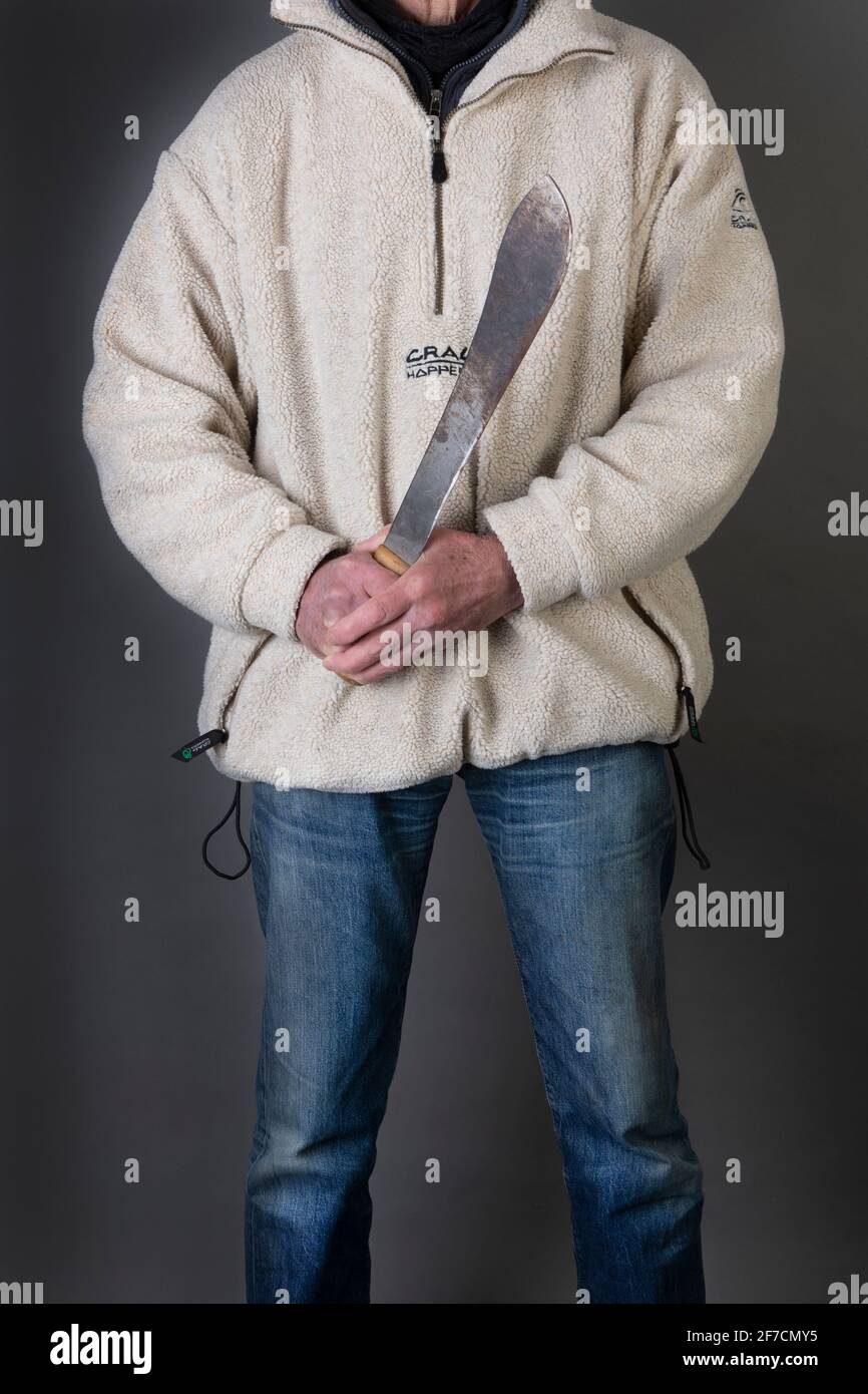 Man with machete -Fotos und -Bildmaterial in hoher Auflösung – Alamy