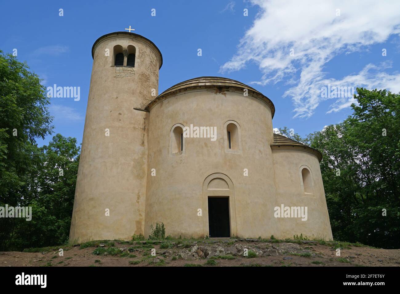 Romanesque rotunda -Fotos und -Bildmaterial in hoher Auflösung – Alamy
