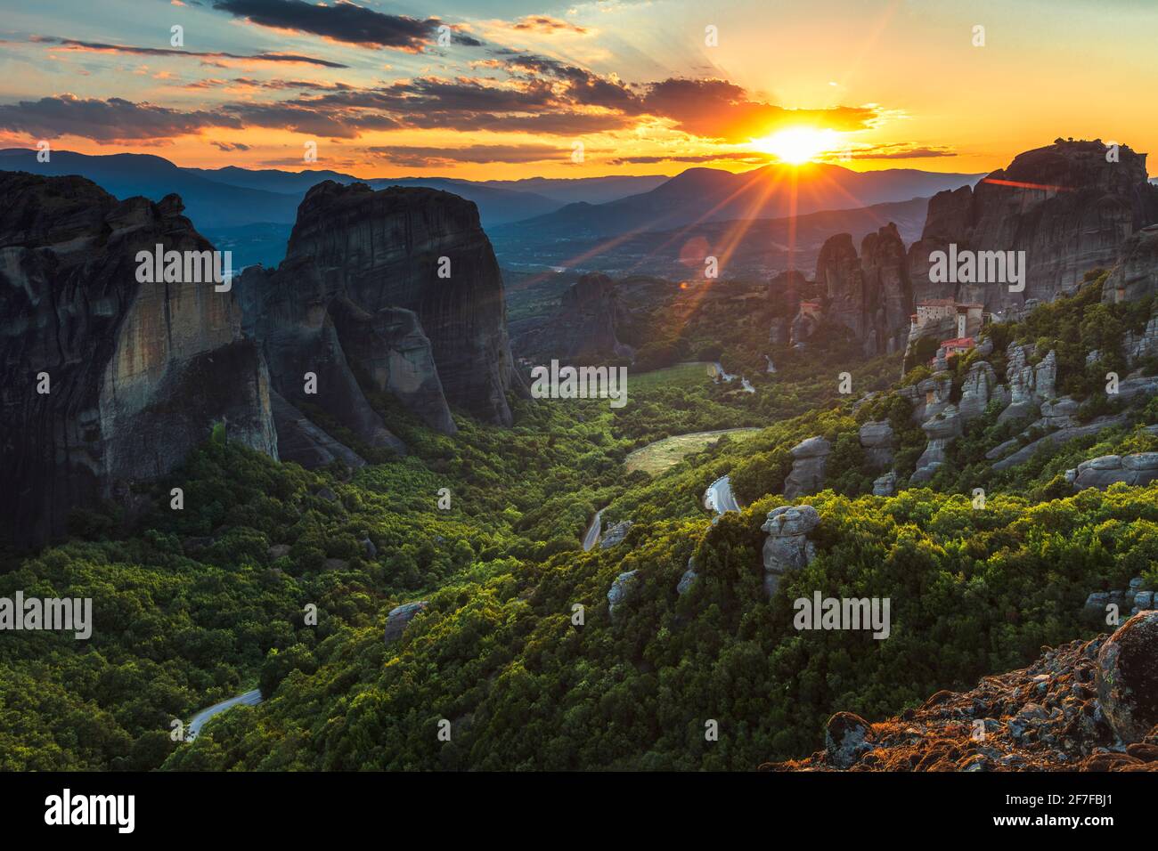 Meteora valley -Fotos und -Bildmaterial in hoher Auflösung – Alamy