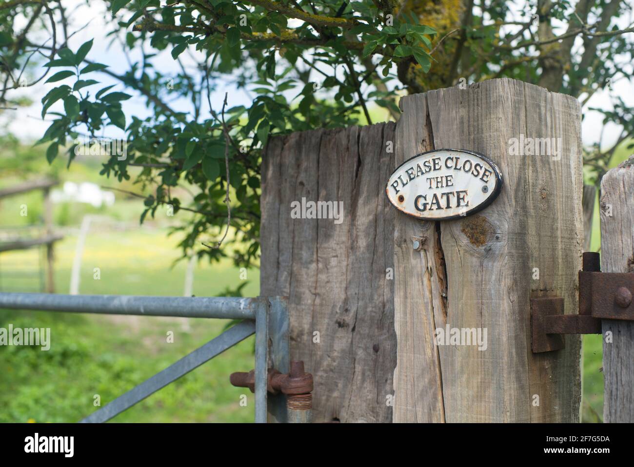 Bitte schließe die tore -Fotos und -Bildmaterial in hoher Auflösung – Alamy
