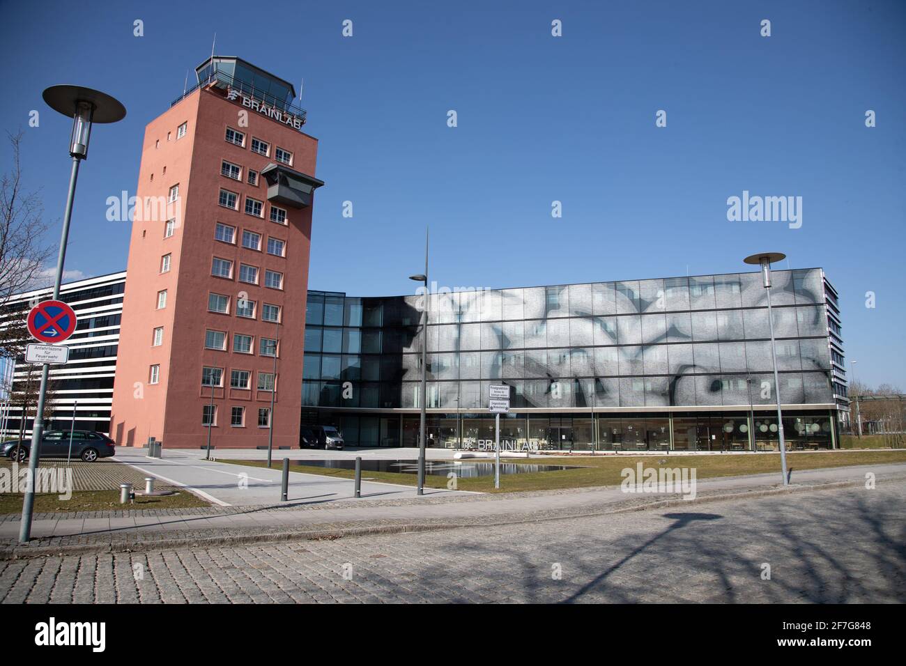 Der Sitz des Medizintechnik Unternehmens Brainlab AG in München-Riem ...