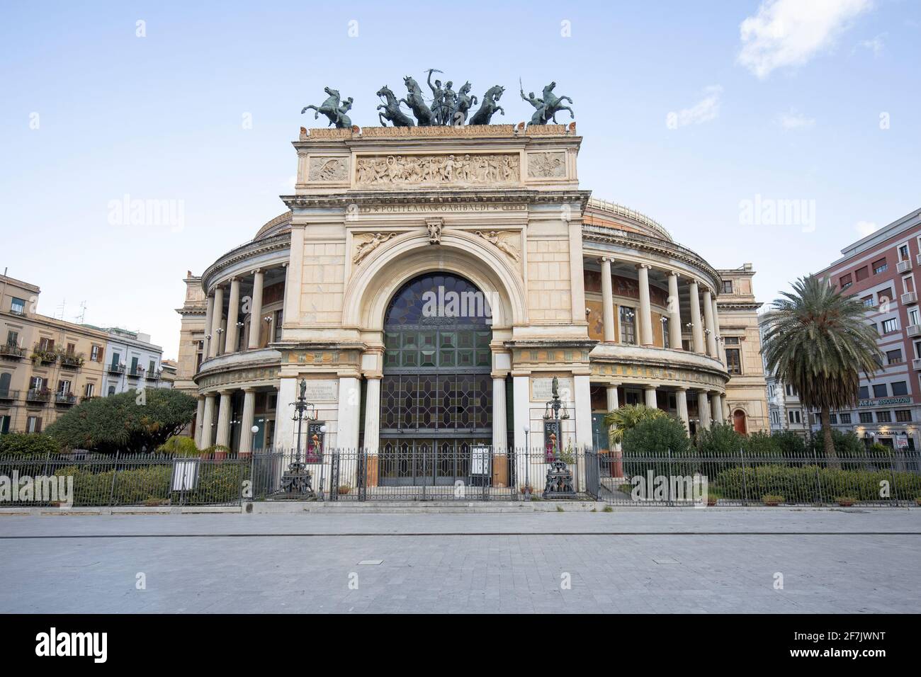 Piazza politeama palermo sicily italy -Fotos und -Bildmaterial in hoher ...