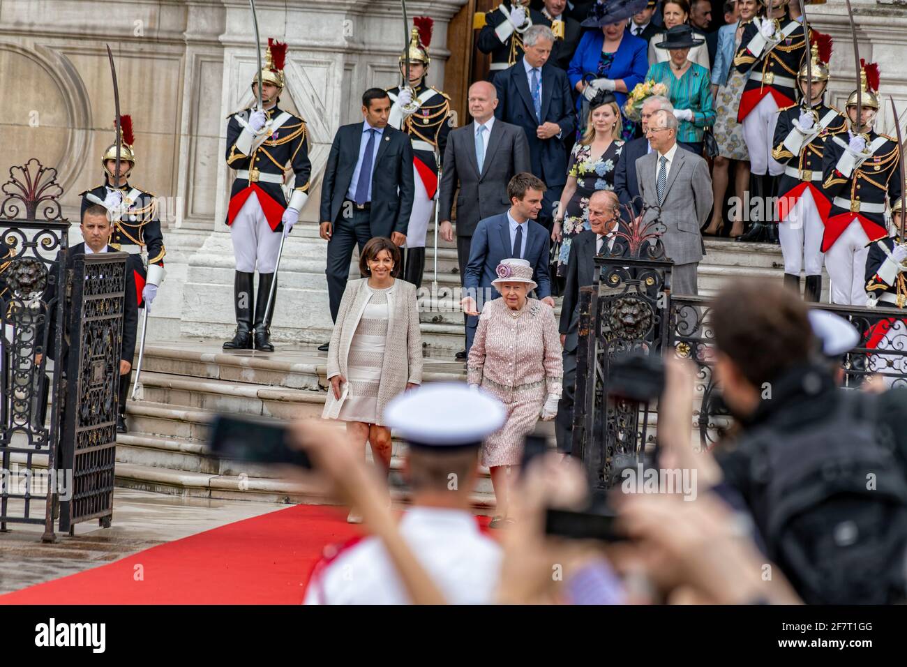 Paris, Frankreich. Juni 2014. Königin Elisabeth II. Ist in Begleitung ...