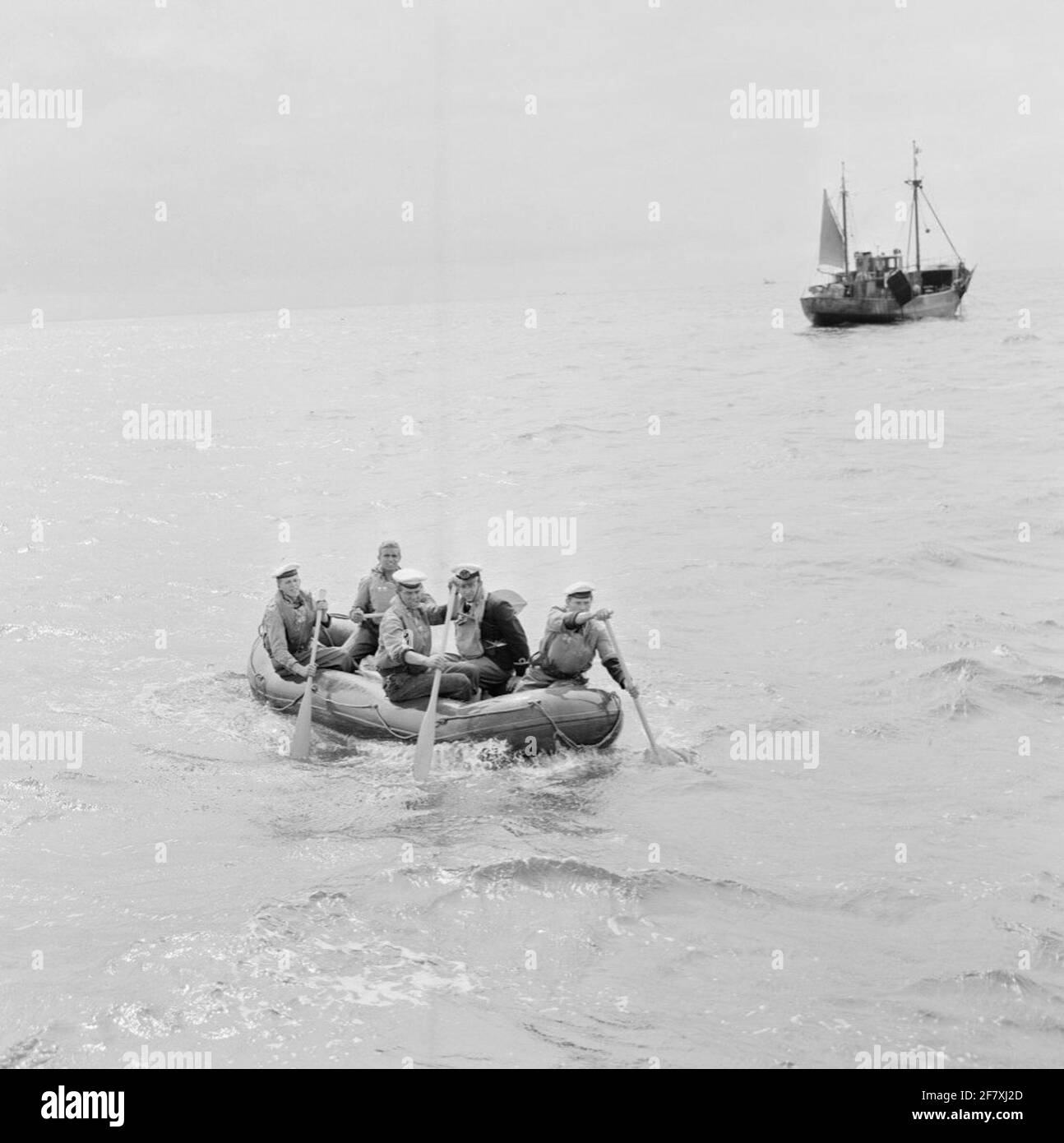 Fischereiinspektion in der Nordsee mit der Fregatte der Raubtier-Klasse ...