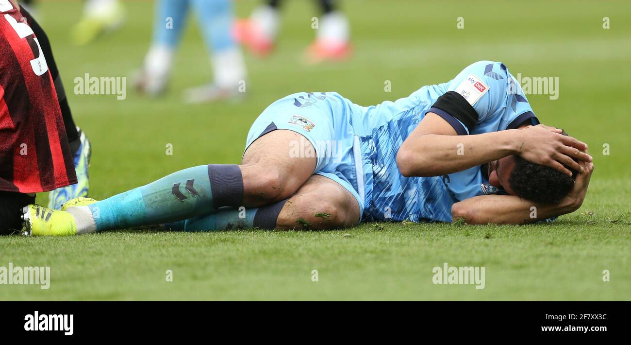 Josh Pask von Coventry City hält beim Sky Bet Championship-Spiel im ...