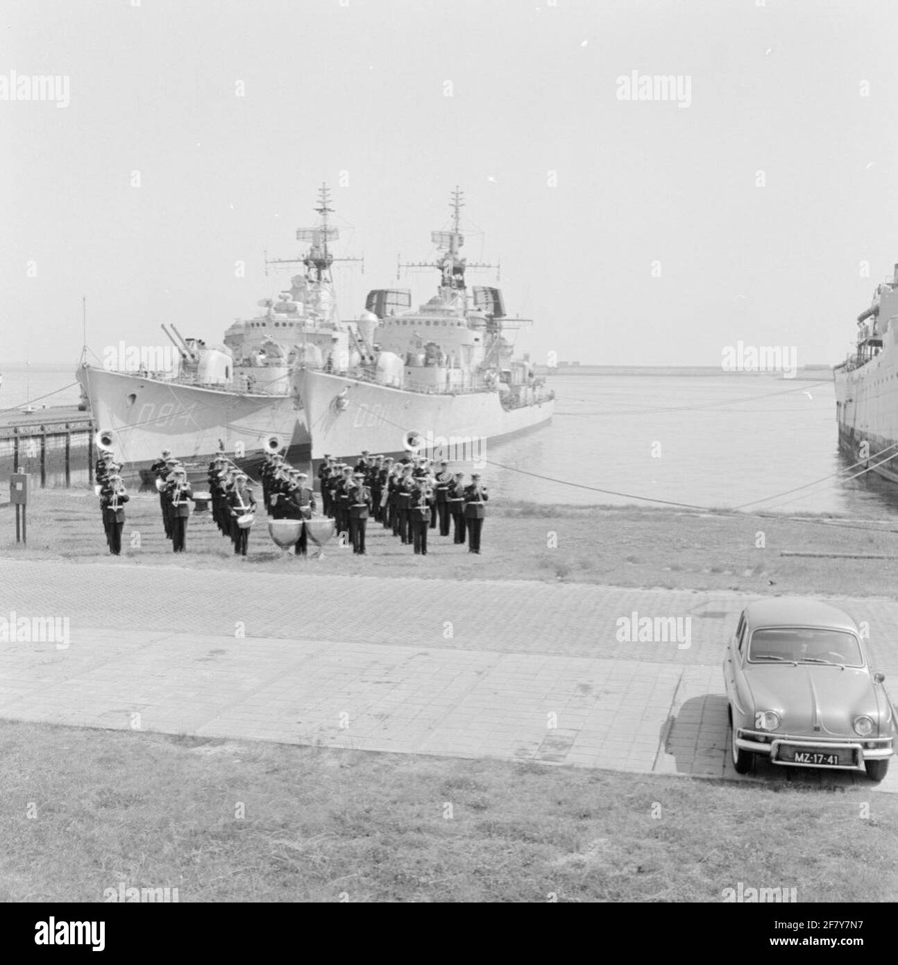 Die Marinierskapel der Koninklijke Marine (Markap) spielt auf dem neuen ...