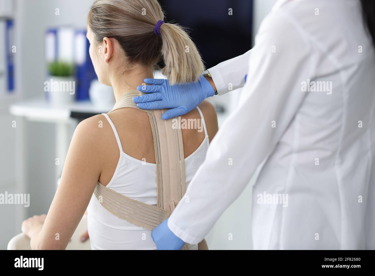 Skoliose korsett -Fotos und -Bildmaterial in hoher Auflösung – Alamy