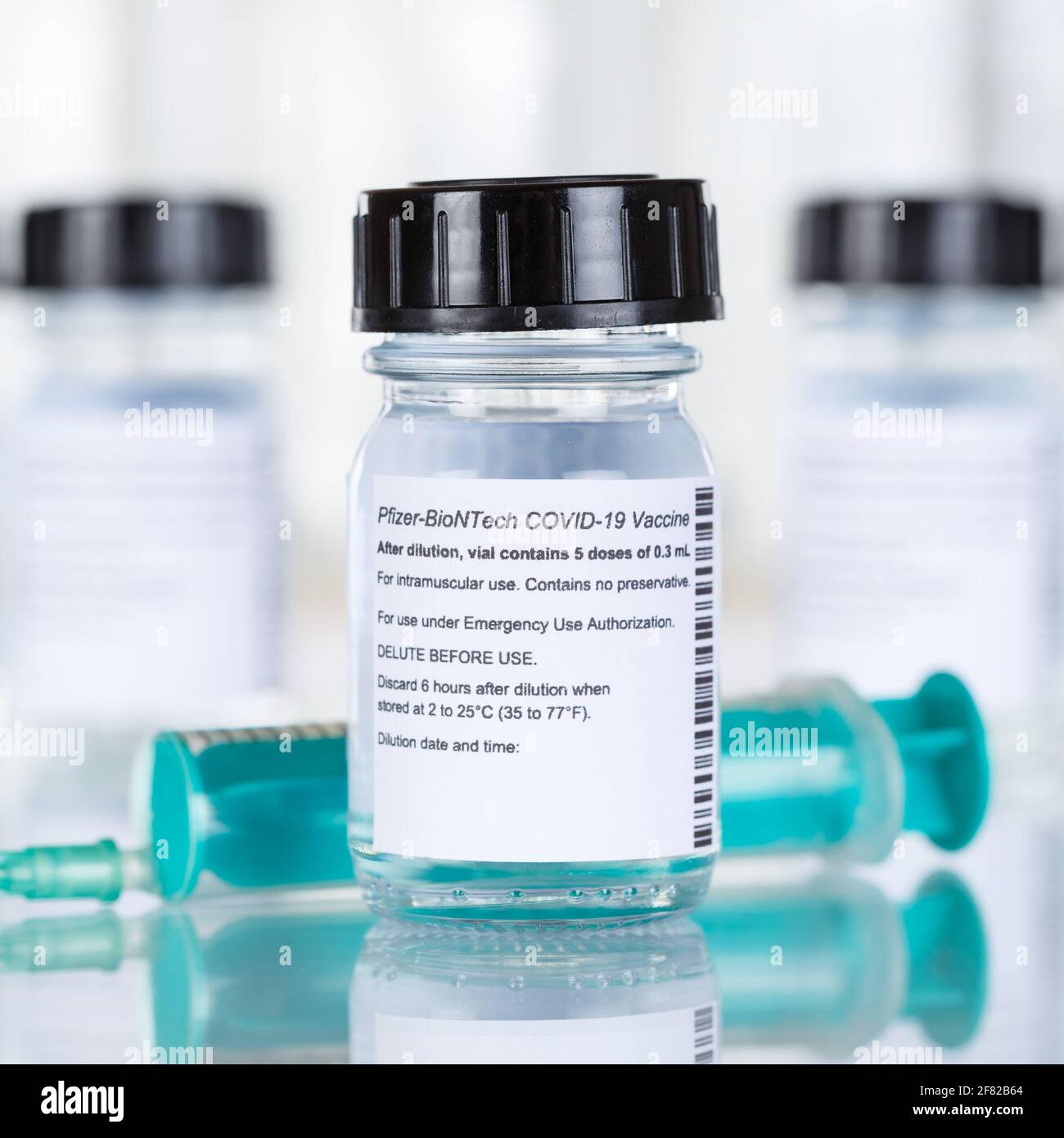 Stuttgart, 19. März 2021: BioNTech Pfizer Coronavirus-Impfstoff Corona ...