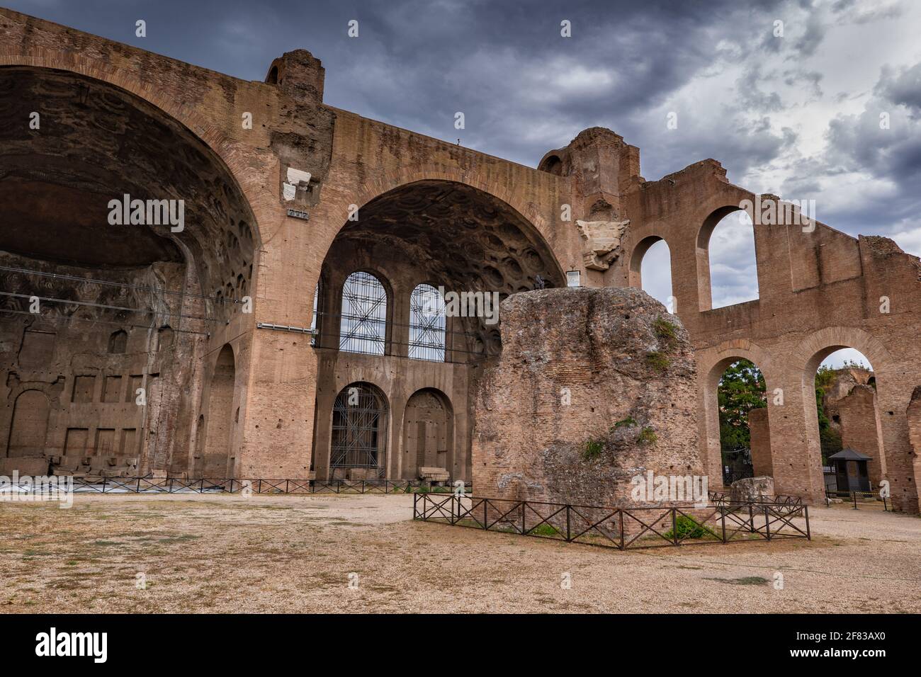 Basilica of maxentius -Fotos und -Bildmaterial in hoher Auflösung – Alamy