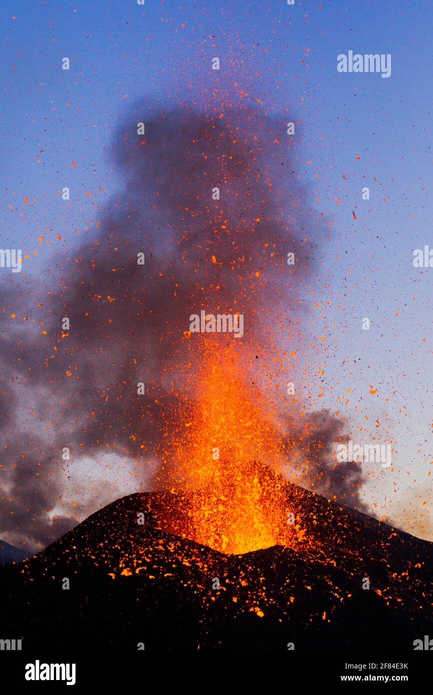 Stromboli, Lipari-Inseln, Eruption, Lava, Eruption, Vulkanausbruch, Italien Stockfotografie - Alamy