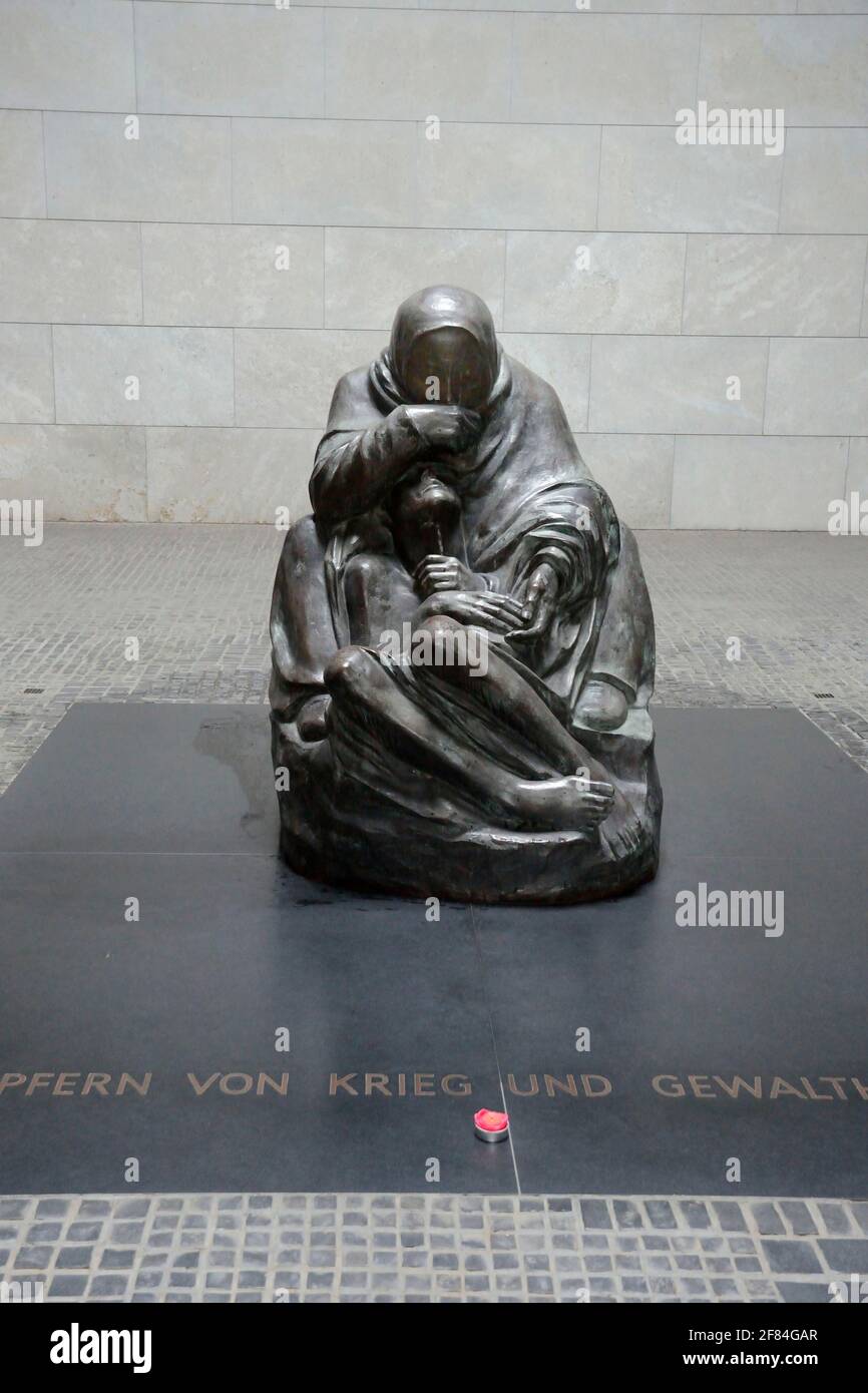 Mutter und sohn statue -Fotos und -Bildmaterial in hoher Auflösung – Alamy
