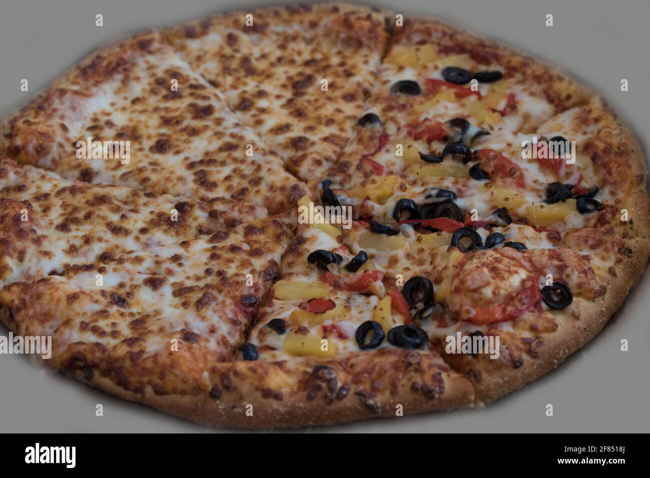 Pizza toppings -Fotos und -Bildmaterial in hoher Auflösung – Alamy
