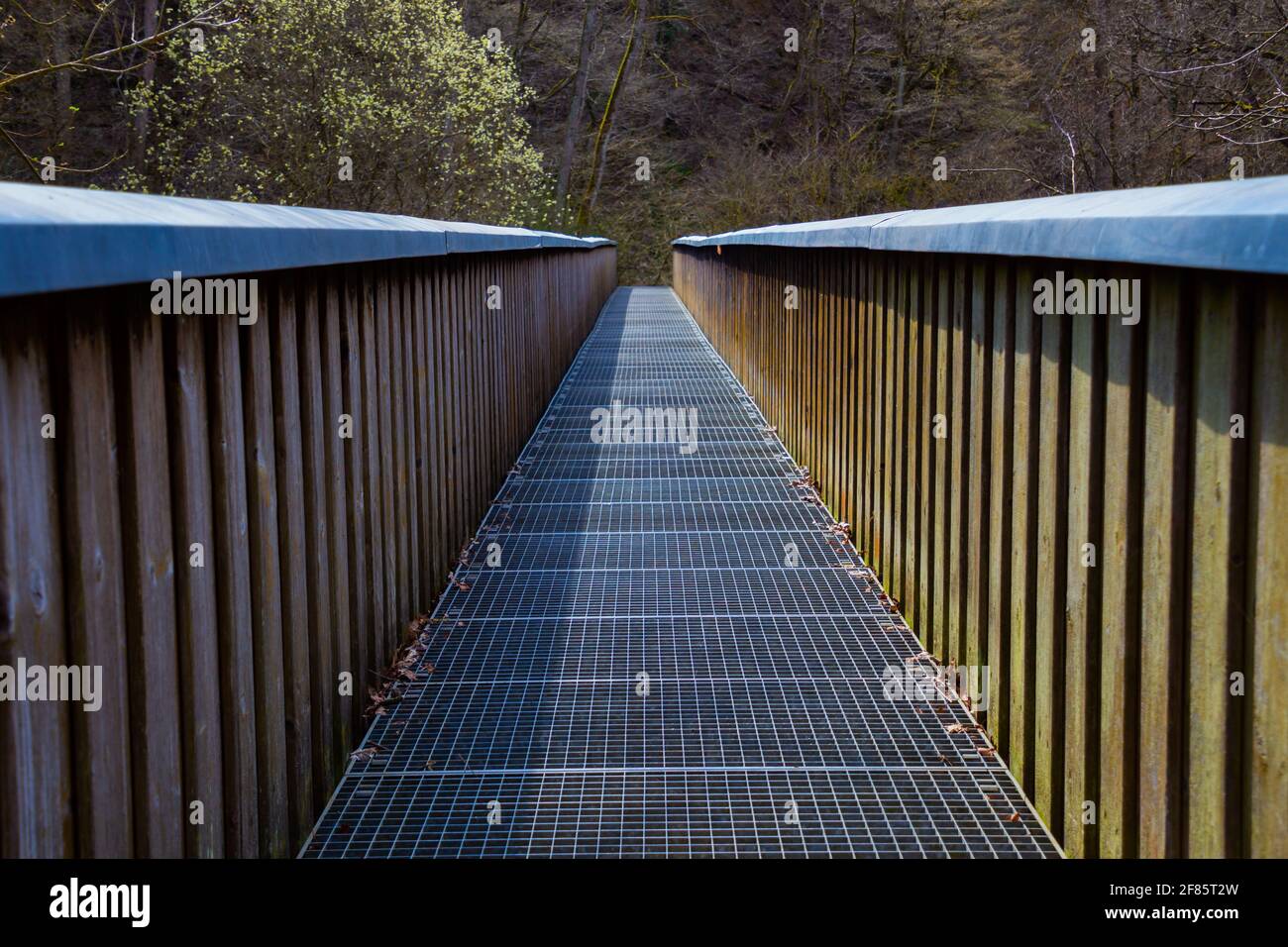 Grating floor -Fotos und -Bildmaterial in hoher Auflösung – Alamy