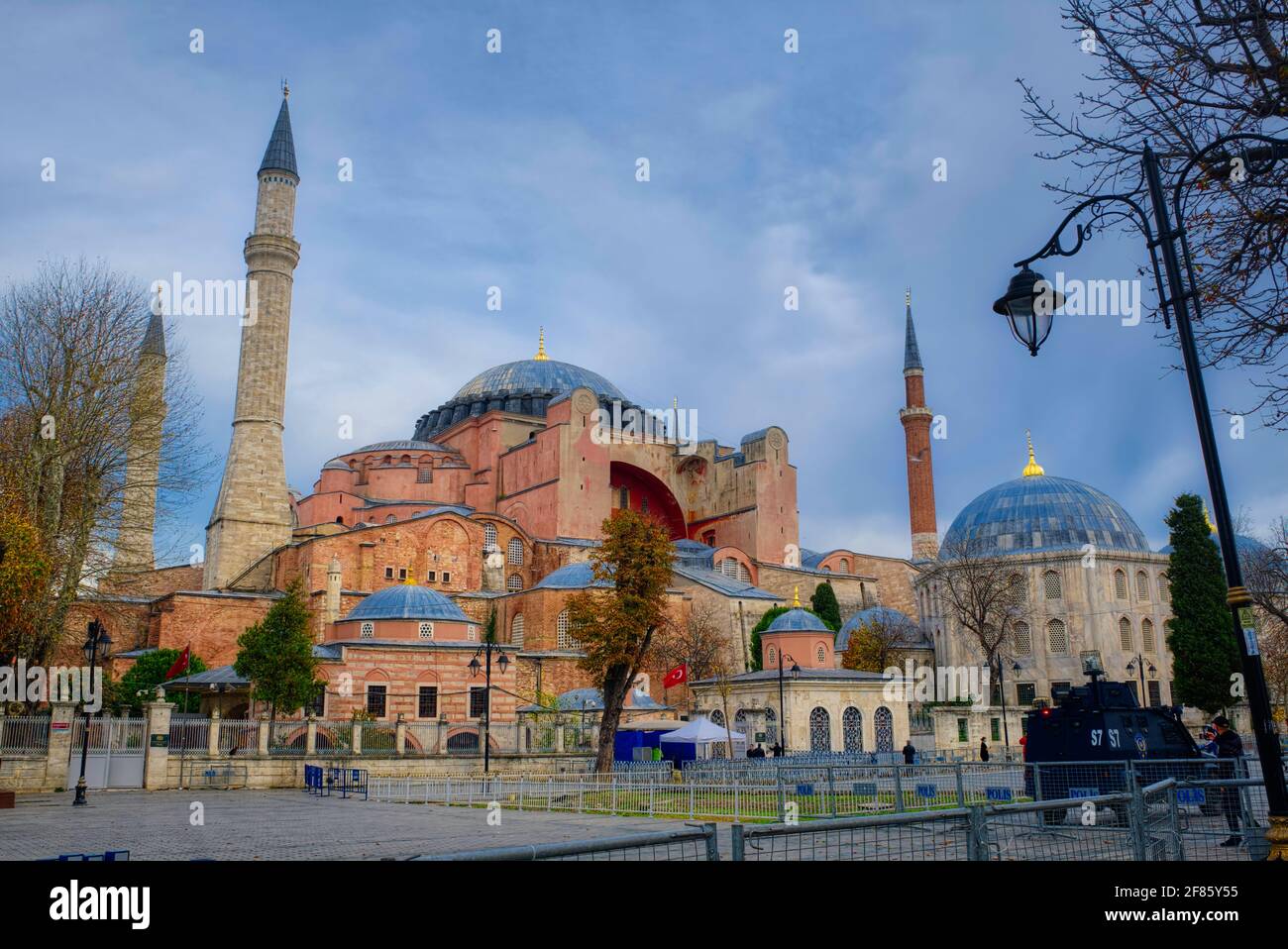 Die Hagia Sophia ist ein enormes architektonisches Wunder in Istanbul ...