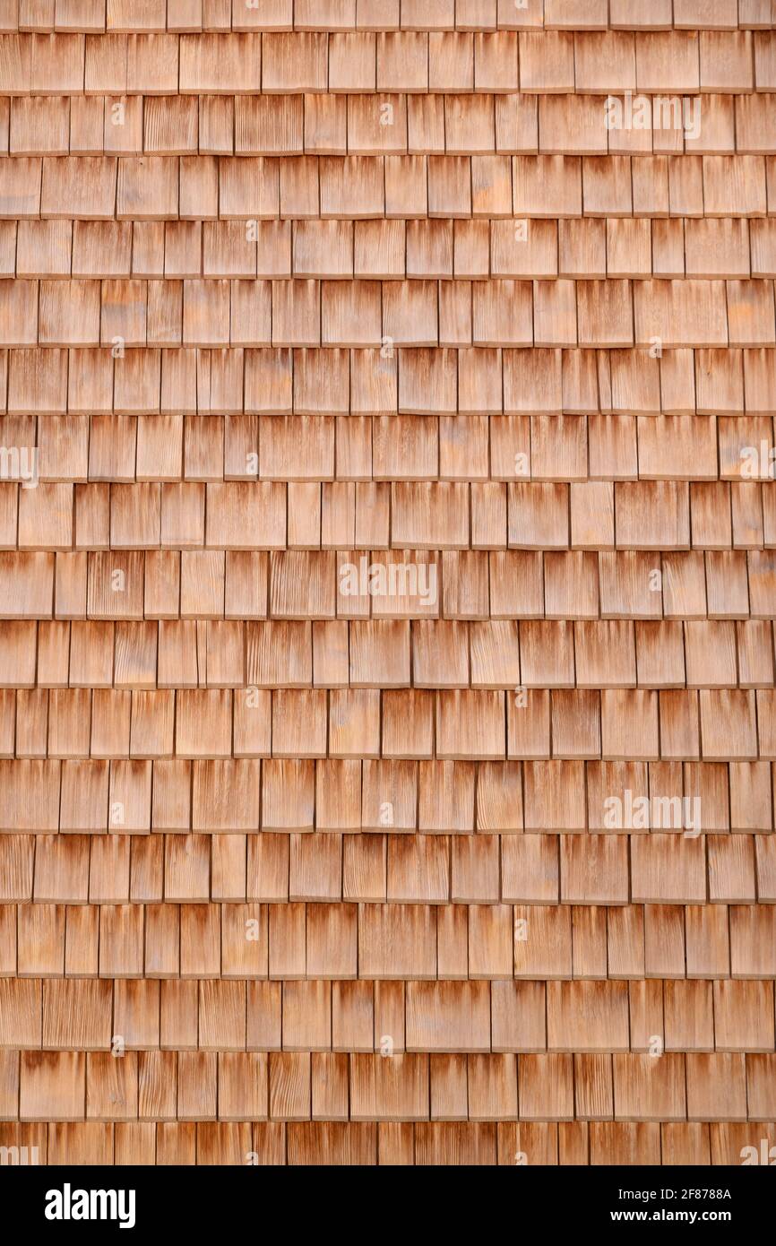 Fassade mit holzschindeln -Fotos und -Bildmaterial in hoher Auflösung – Alamy