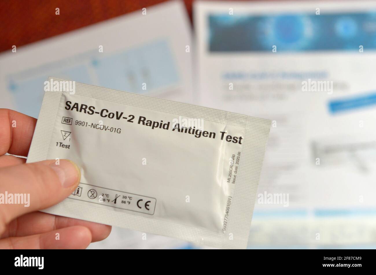 Leipzig, Deutschland. März 2021. Ein SARS-CoV-2 Rapid Antigen Test ...