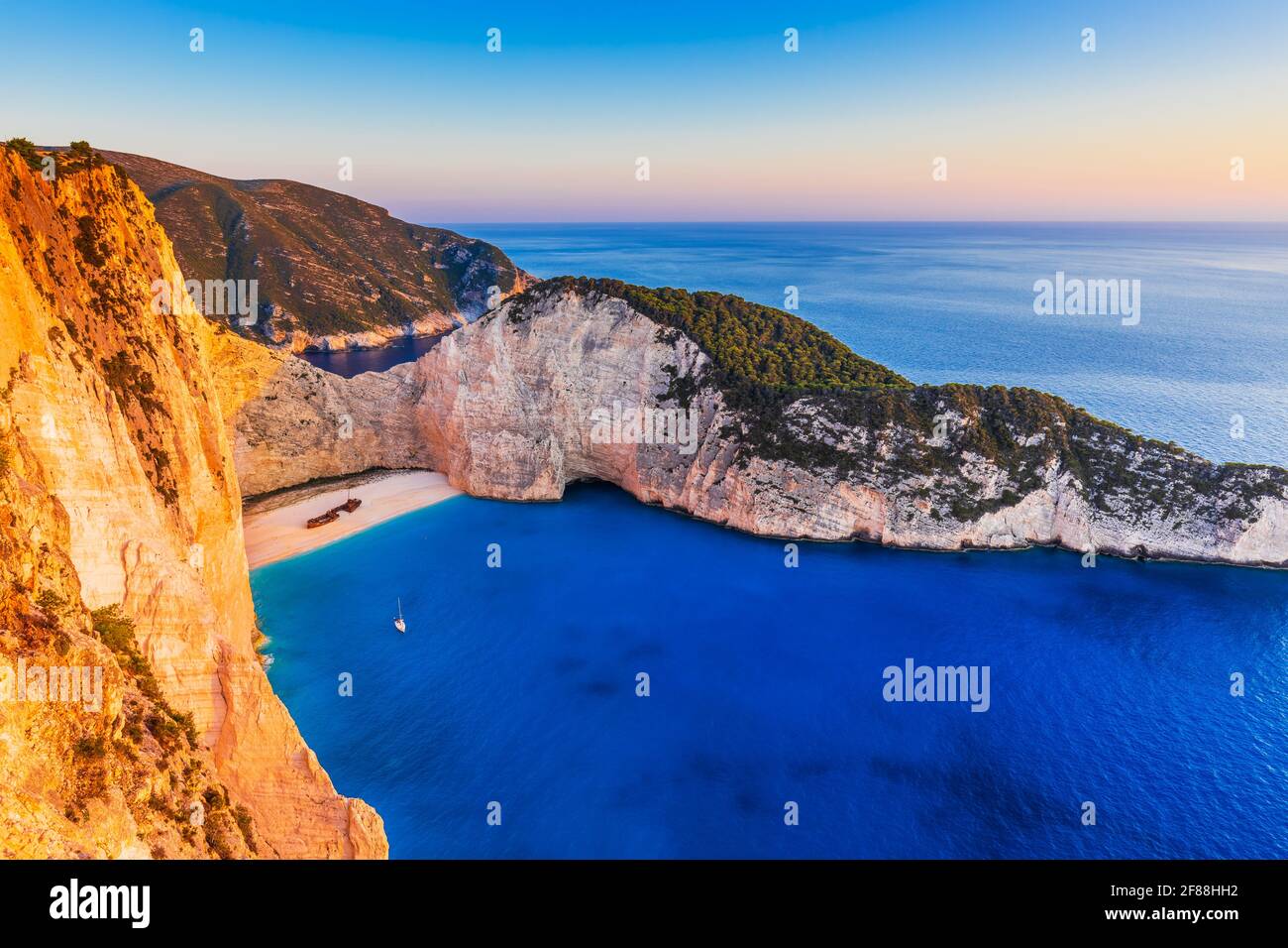 Strandlandschaft griechenland -Fotos und -Bildmaterial in hoher Auflösung – Alamy