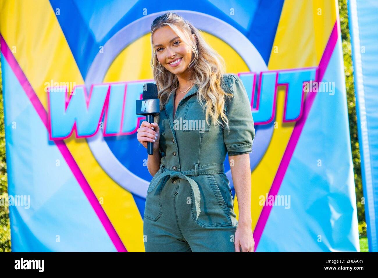 WIPEOUT, Moderatorin Camille Kostek, (Staffel 1, Premiere 1. April 2021 ...