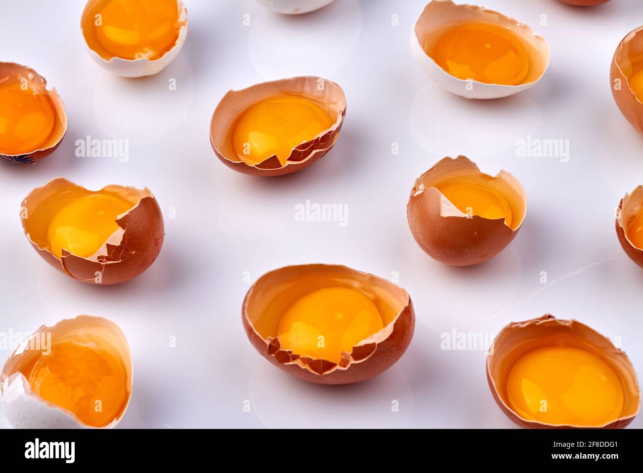 Bunte eierschalen -Fotos und -Bildmaterial in hoher Auflösung – Alamy