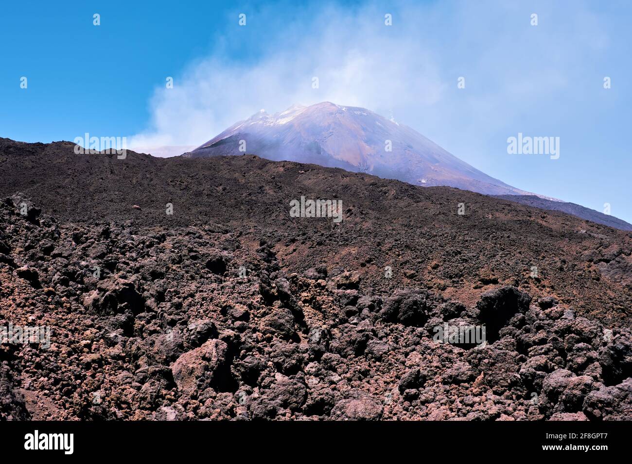 Etna volcano craters in sicily -Fotos und -Bildmaterial in hoher ...