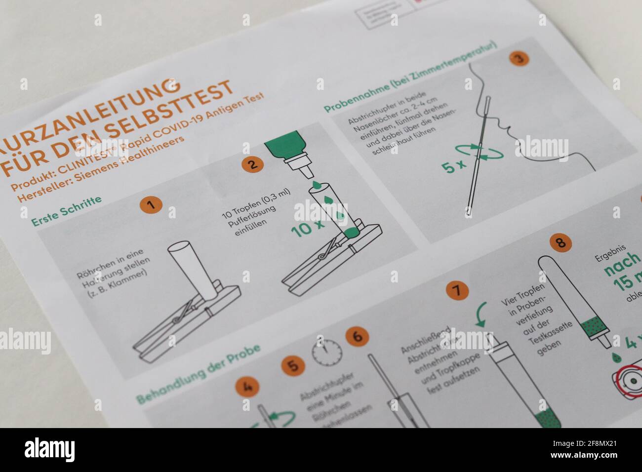 BERLIN, DEUTSCHLAND - 26. März 2021: Detail einer Anleitung für den ...