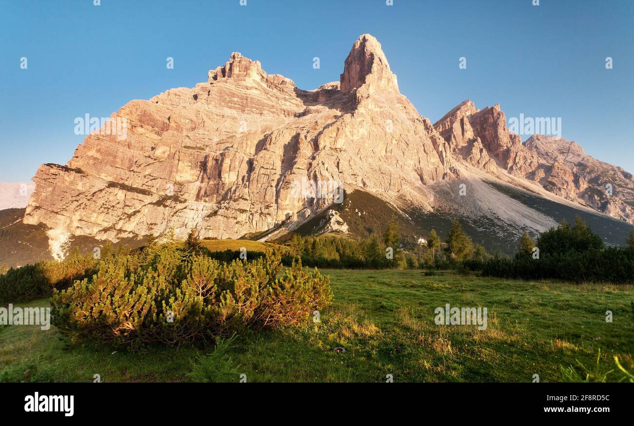 Morgenansicht des Monte Pelmo, einer der besten Berge der italienischen ...