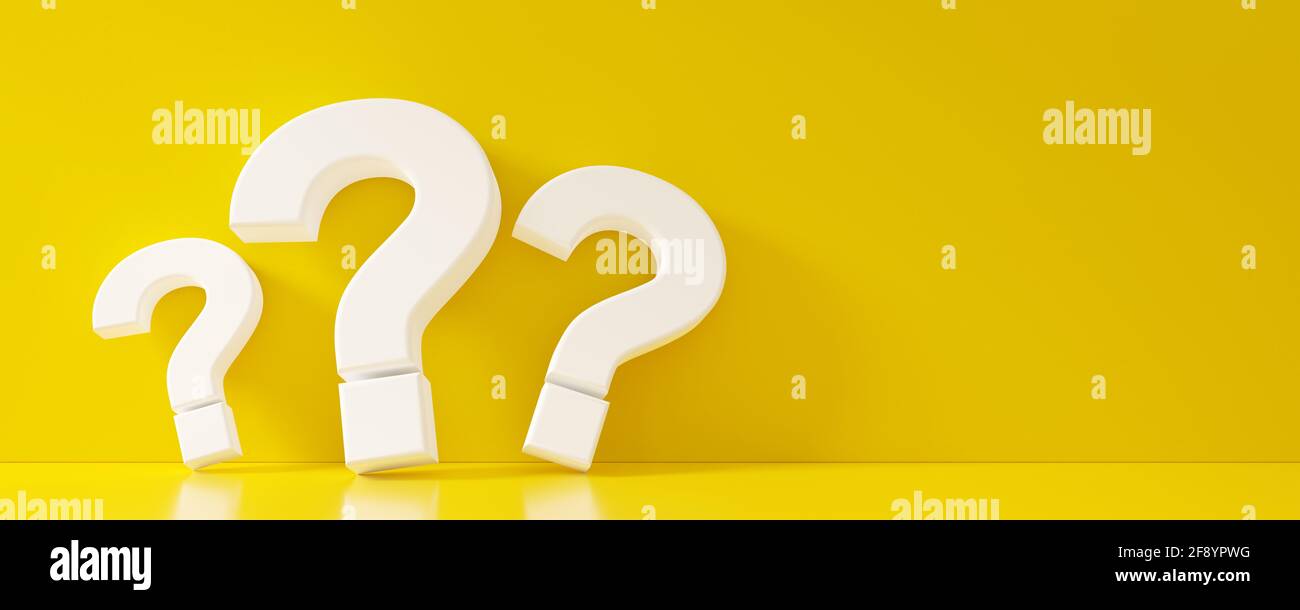 Drei gelbe Fragezeichen-Symbole, die sich an der gelben Wand und im ...