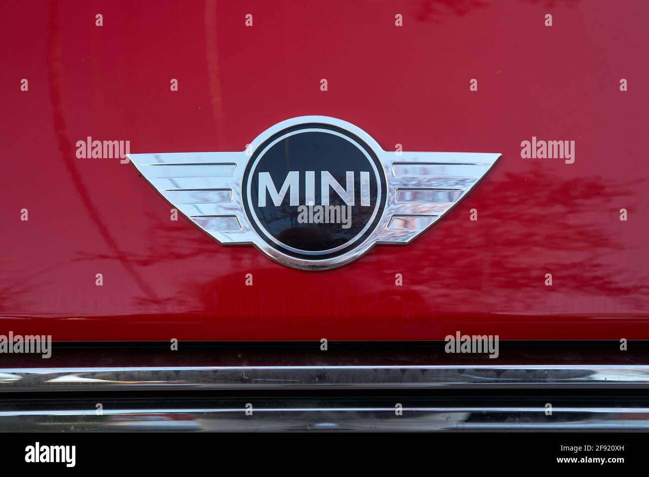 Mini cooper logo -Fotos und -Bildmaterial in hoher Auflösung – Alamy
