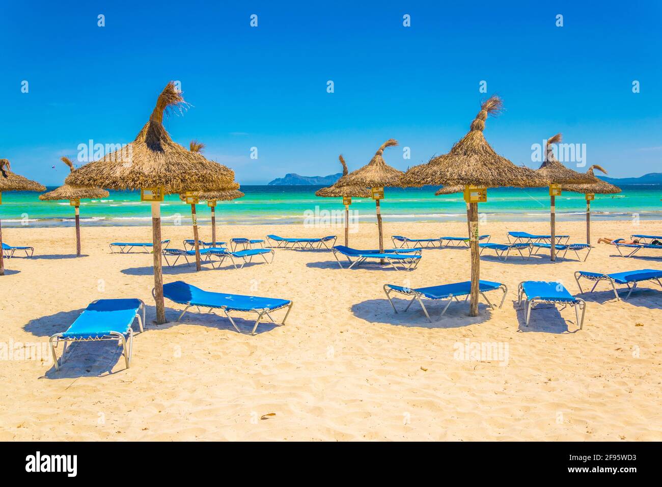 Beach promenade port dalcudia alcudia -Fotos und -Bildmaterial in hoher ...