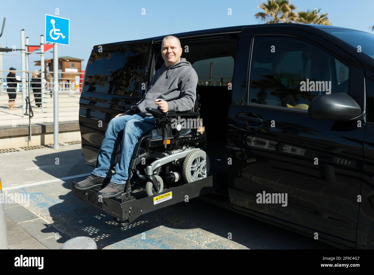 Zeichen symbol rollstuhl -Fotos und -Bildmaterial in hoher Auflösung ...