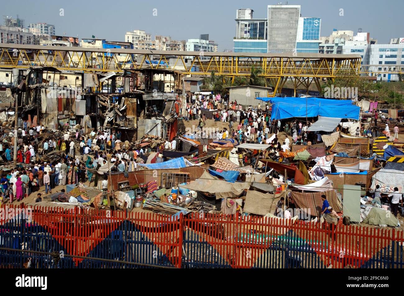 Mumbai slums haus -Fotos und -Bildmaterial in hoher Auflösung – Alamy