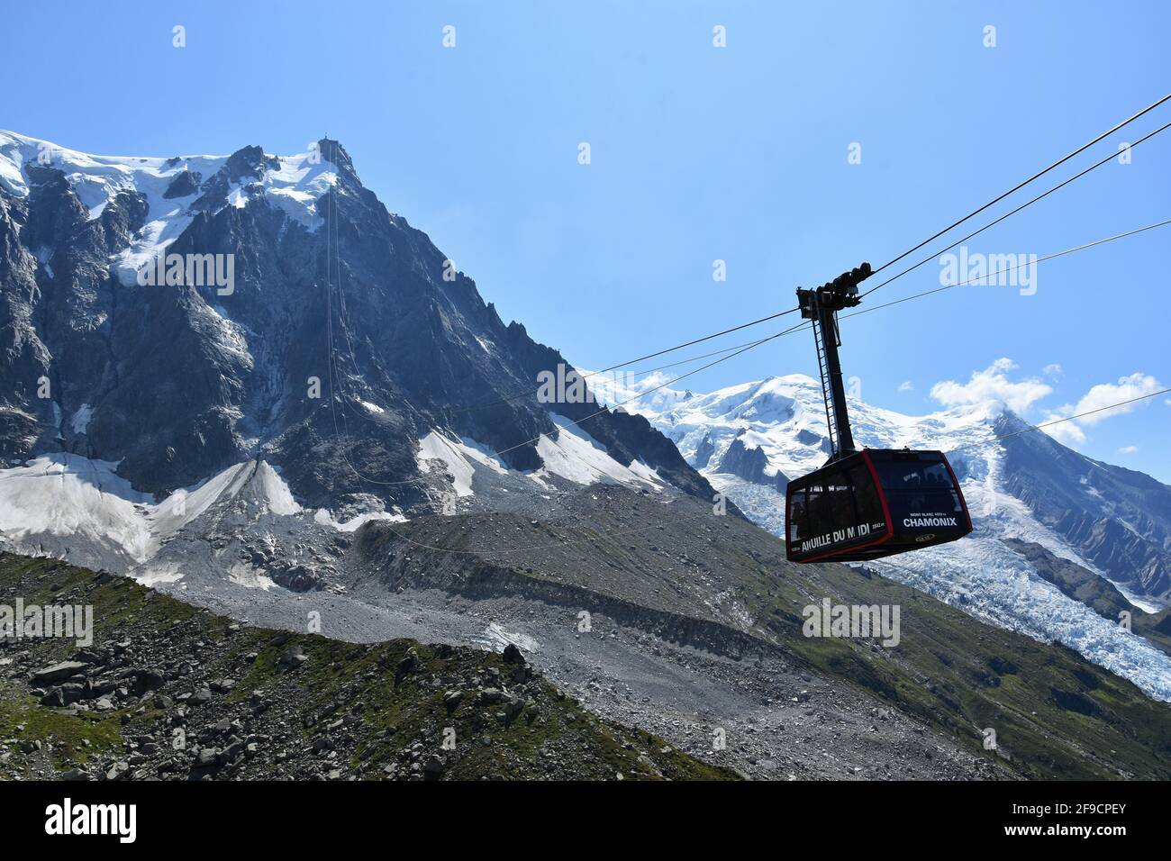 Seilbahn zum 3842 m hohen Berg Aiguille du Midi im Mont-Blanc-Massiv, Chamonix, Haute Savoie ...