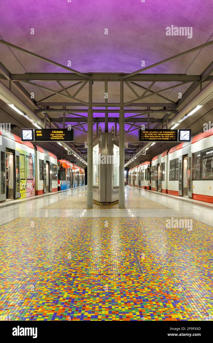 U bahn transit stadtbahn -Fotos und -Bildmaterial in hoher Auflösung ...