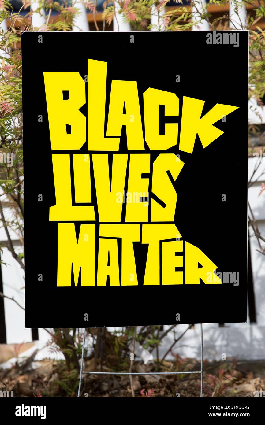 Ein Black Live Matter BLM Yard Zeichen in der Form Überblick über den ... Ein Black Live Matter BLM Yard Zeichen in der Form Überblick über den ...