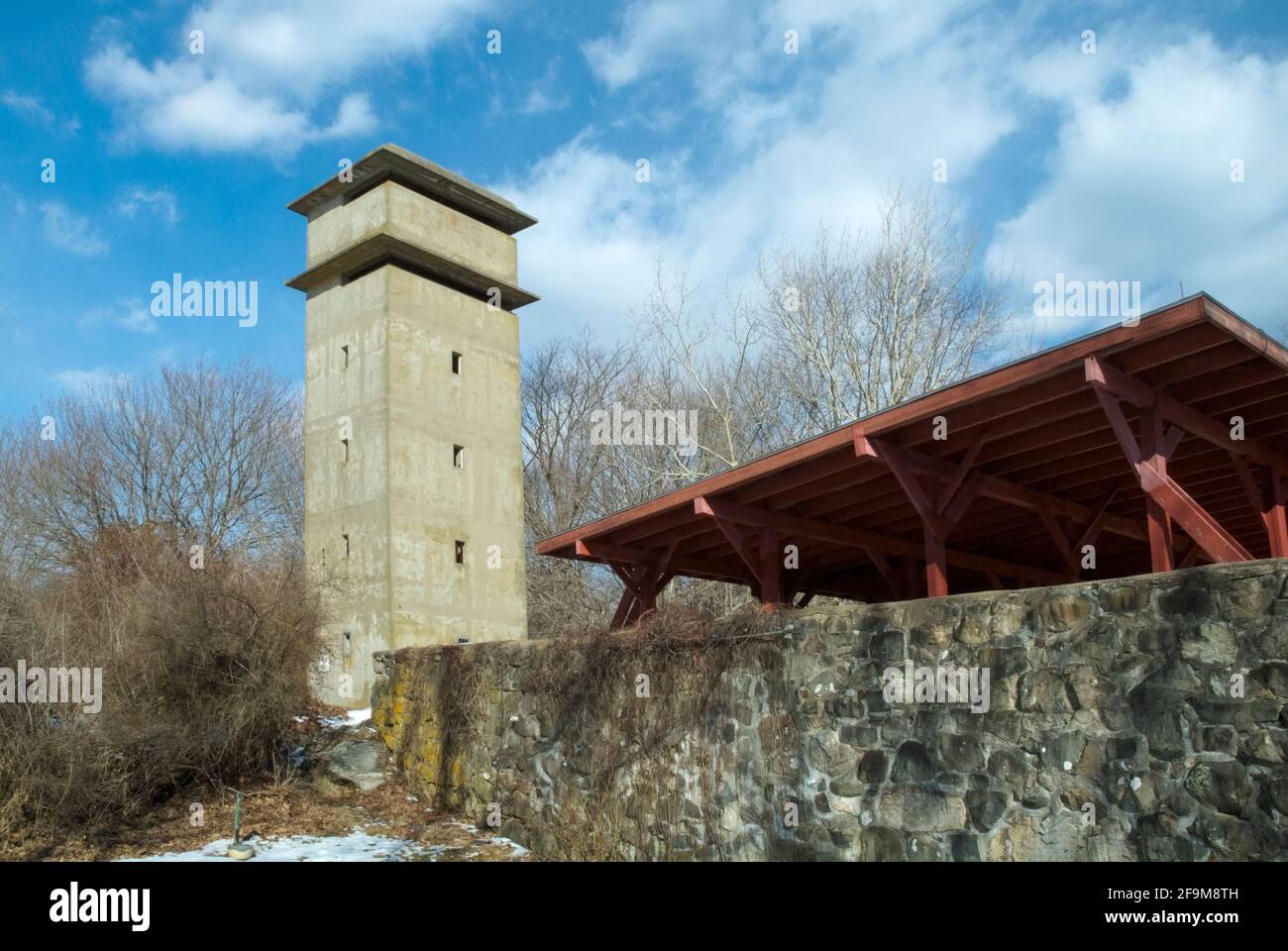 Feuerkontrollturm im Fort Foster Park auf Gerrish Island in Kittery ...