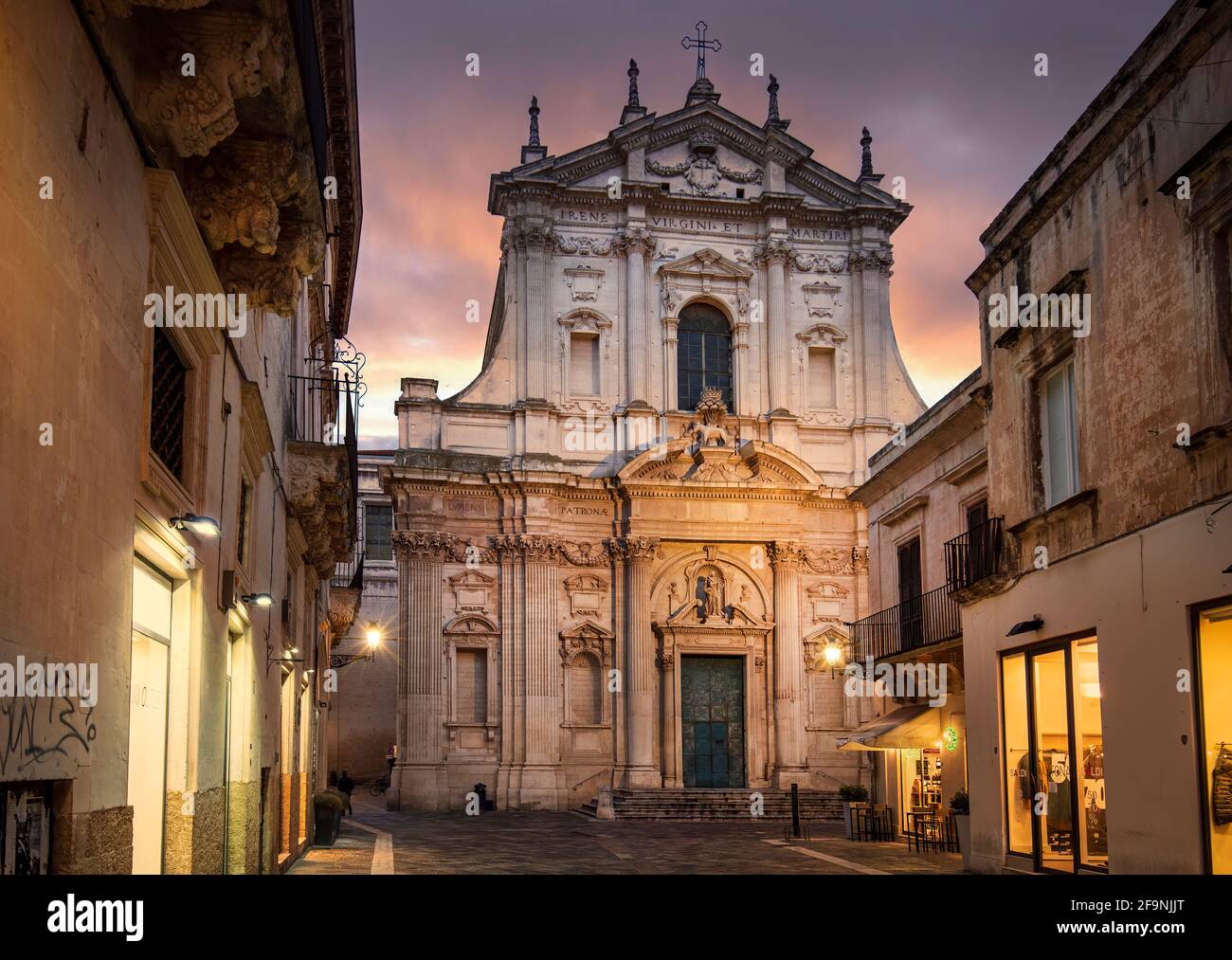 LECCE, Apulien, Italien. Fassade der alten Barockkirche Santa Irene im ...