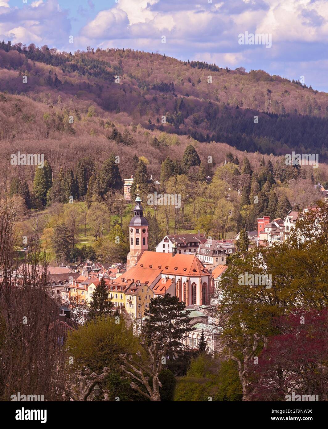 Das Badeviertel in Baden Baden mit der Stiftskirche. Vom Anna Berg aus ...