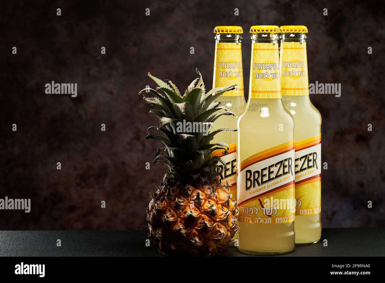 Bacardi breezer bottles -Fotos und -Bildmaterial in hoher Auflösung – Alamy