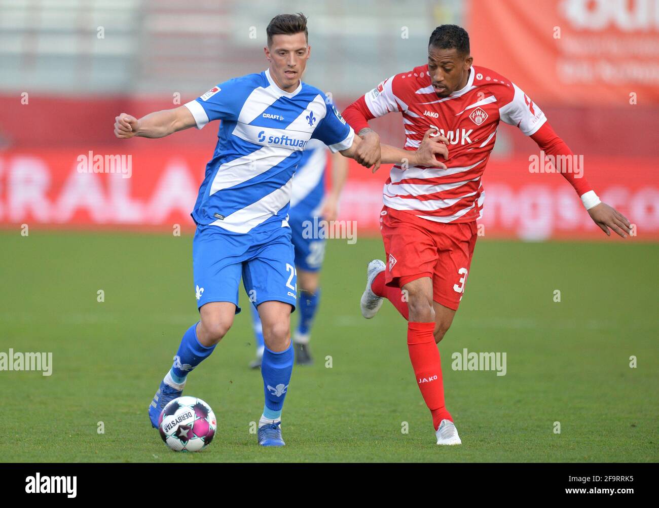 Rajiv van la parra fc wurzburger kicker -Fotos und -Bildmaterial in hoher Auflösung – Alamy