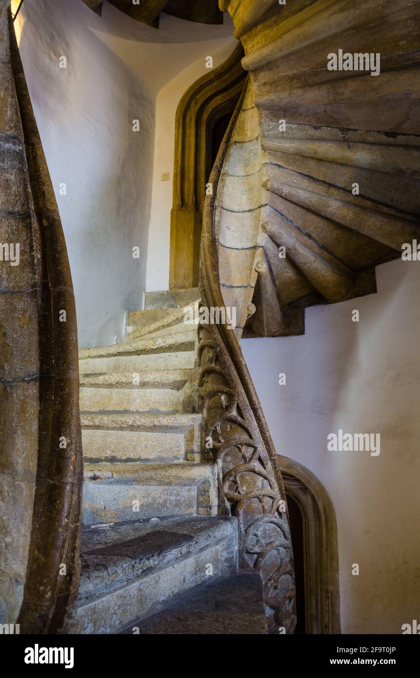 Berühmte Doppel-Wendeltreppe im Inneren der Burg in Die österreichische ...