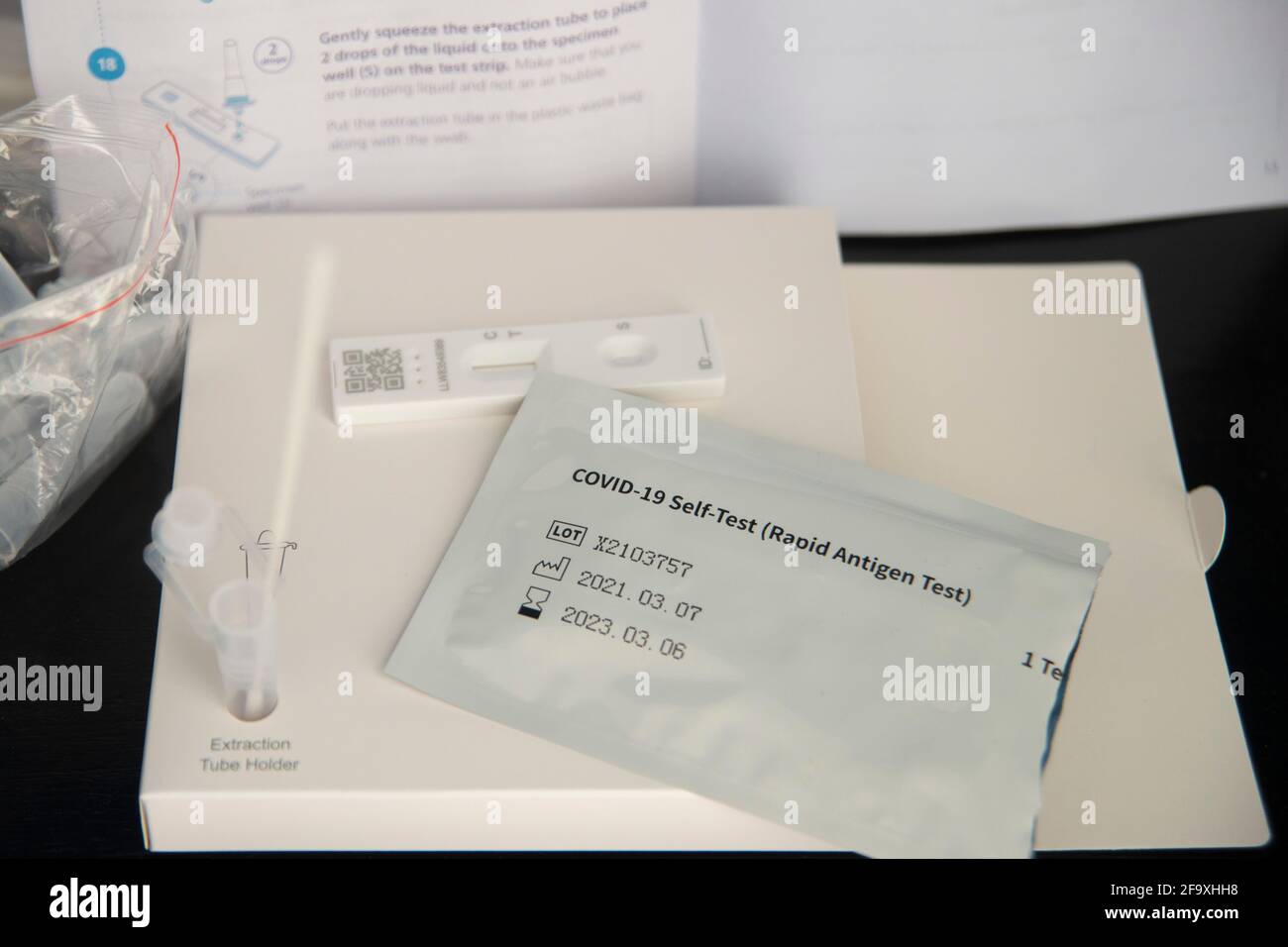 Covid 19 heimtest antigen schnelltest -Fotos und -Bildmaterial in hoher ...