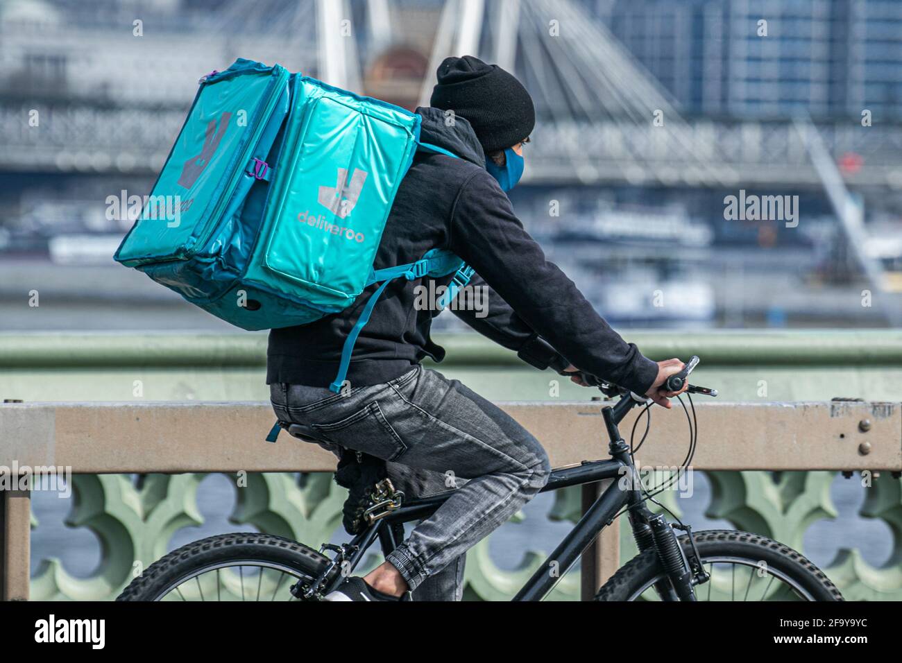 Deliveroo Aktien Stockfotos und -bilder Kaufen - Alamy