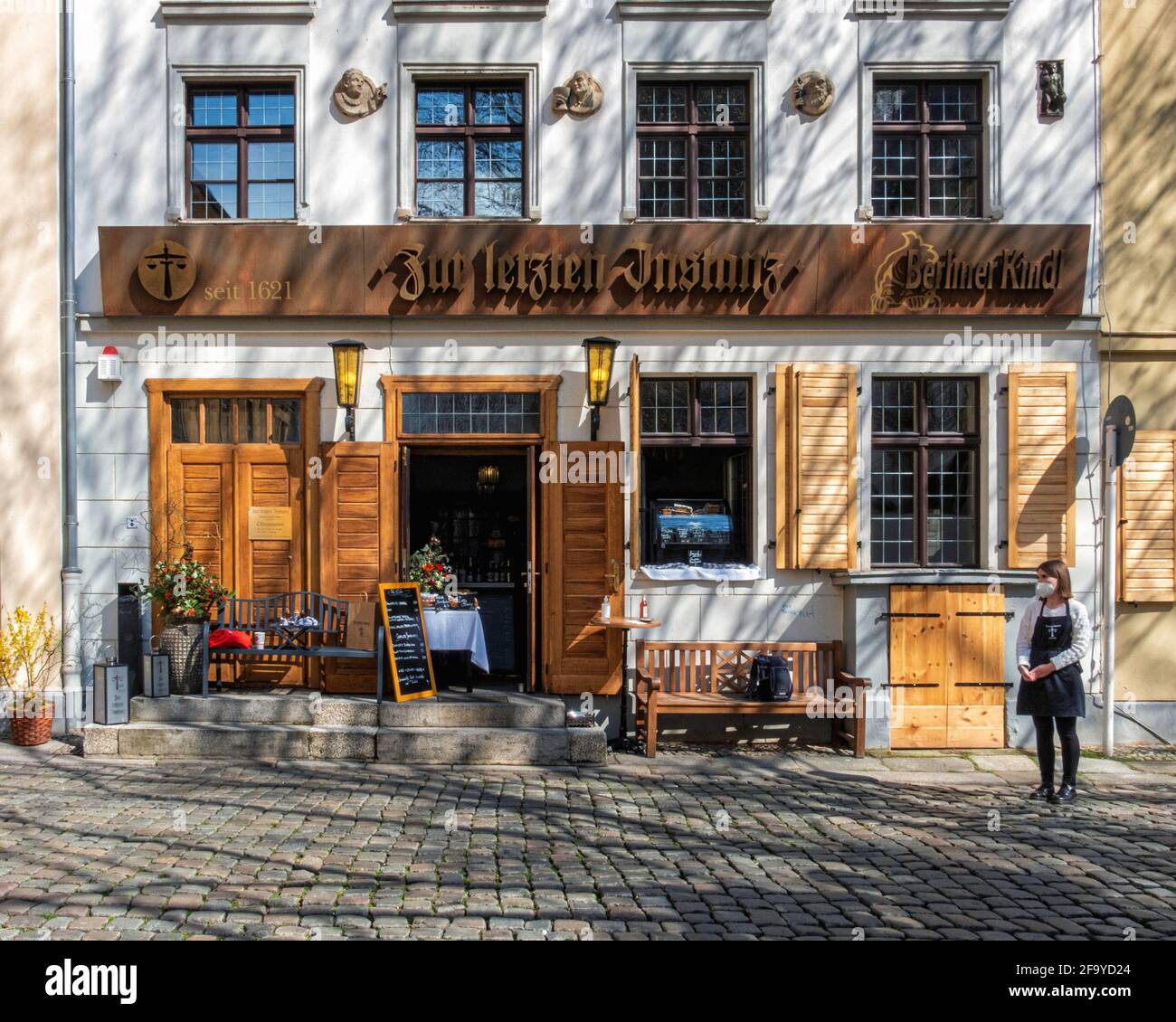 In Die Kneipe Gehen Stockfotos und -bilder Kaufen - Alamy