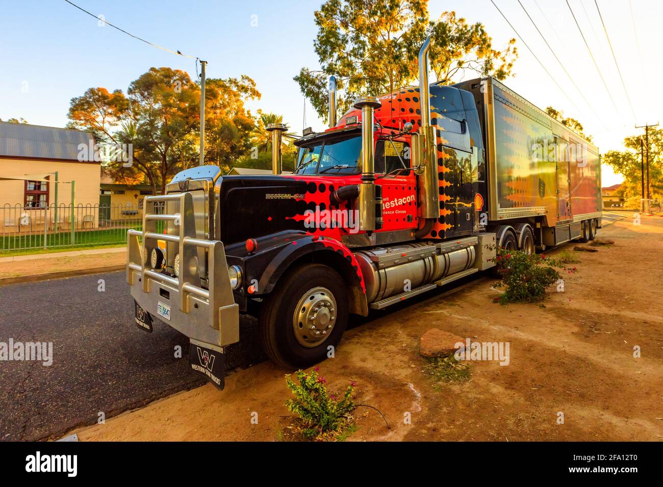 Western star road train truck -Fotos und -Bildmaterial in hoher ...