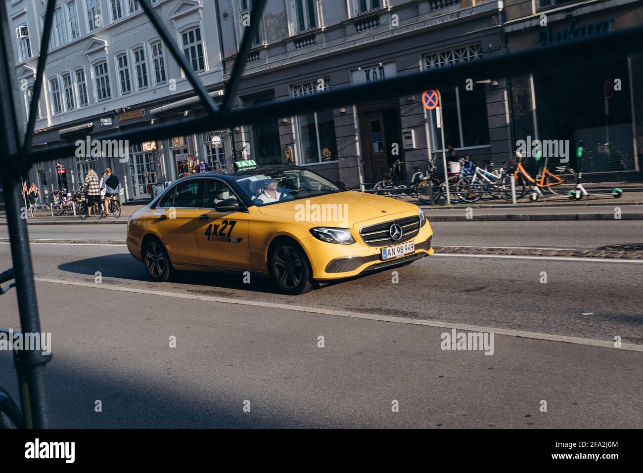 Copenhagen taxi -Fotos und -Bildmaterial in hoher Auflösung – Alamy