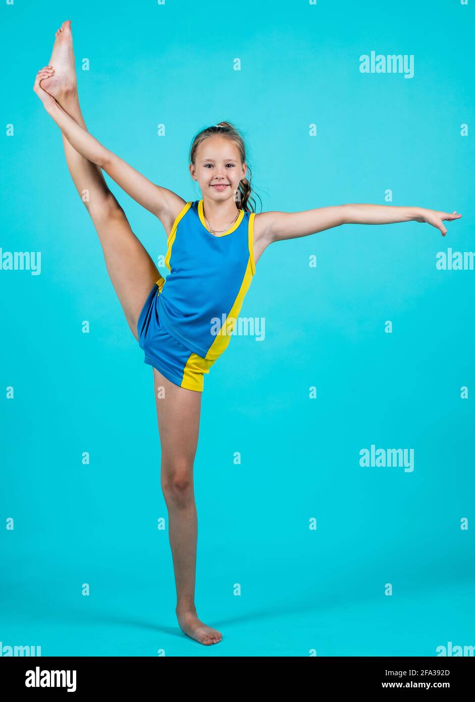 Teen stretching -Fotos und -Bildmaterial in hoher Auflösung – Alamy