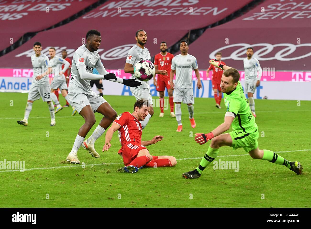 Torchance Leon GORETZKA (FC Bayern München), Action, Duelle gegen ...