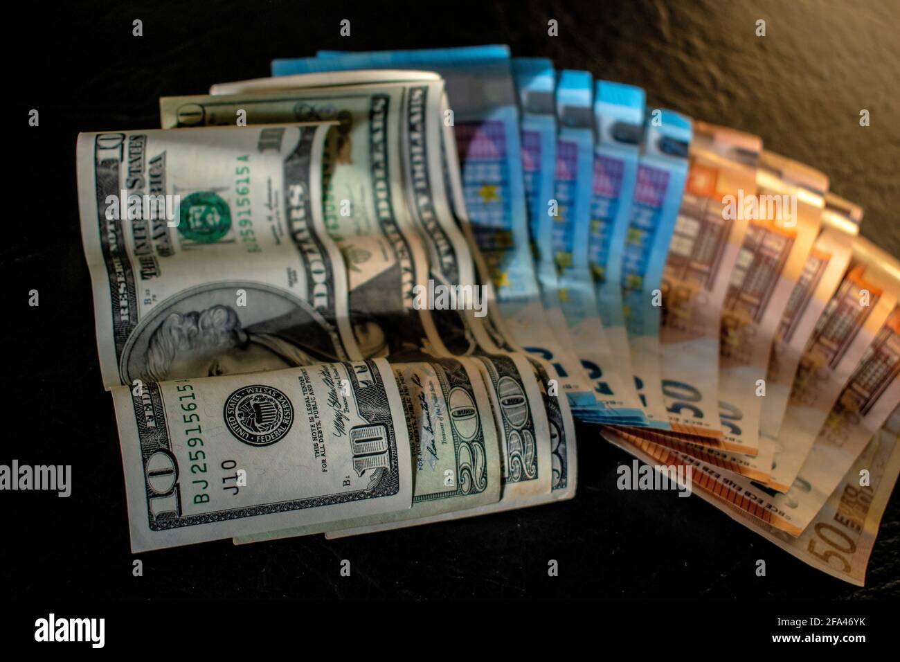 Geld und bargeld -Fotos und -Bildmaterial in hoher Auflösung – Alamy