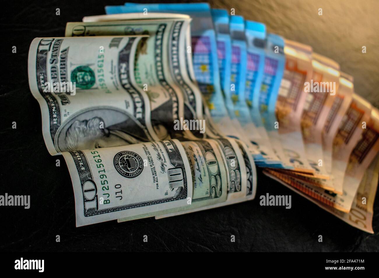 Geld und bargeld -Fotos und -Bildmaterial in hoher Auflösung – Alamy