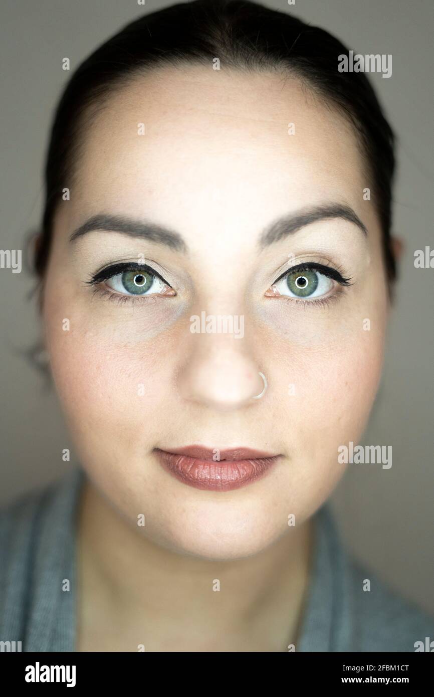 Nasenring schöne -Fotos und -Bildmaterial in hoher Auflösung – Alamy